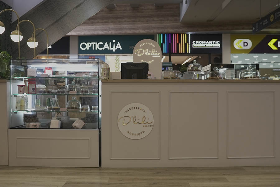 Deli tienda de repostería y panadería en Medellín